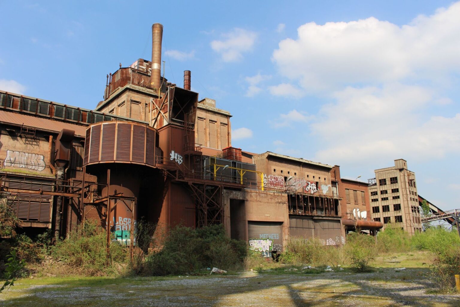 Visiting an abandoned steel factory in Liège (Luik) | Urban Exploring ...