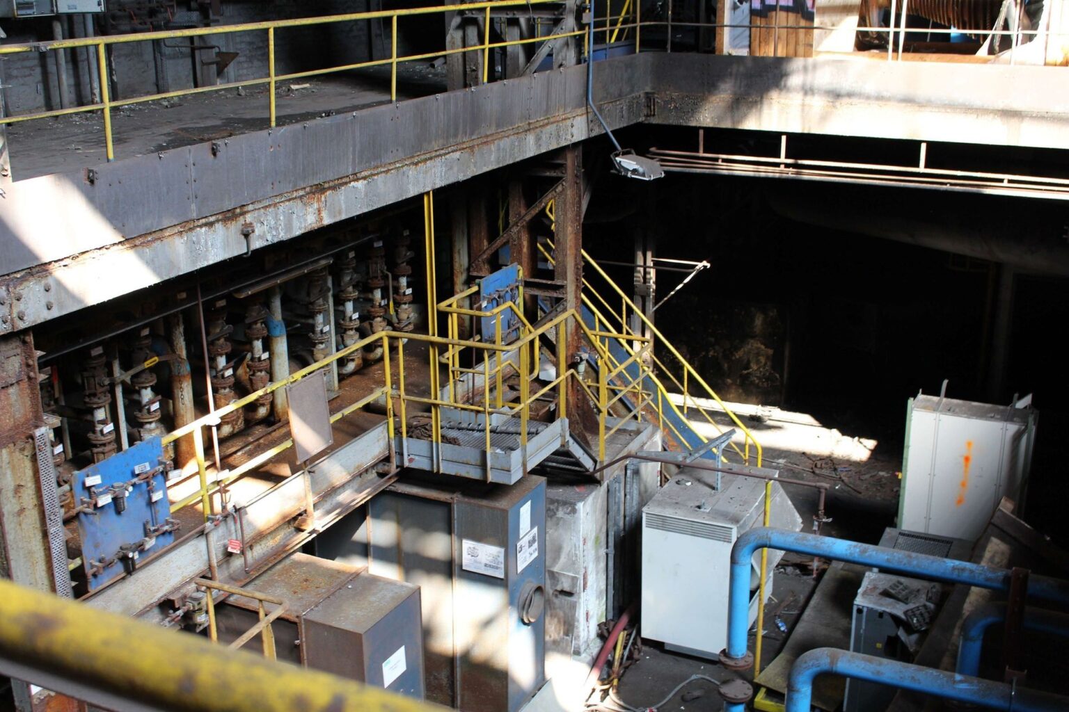 Visiting an abandoned steel factory in Liège (Luik) | Urban Exploring ...